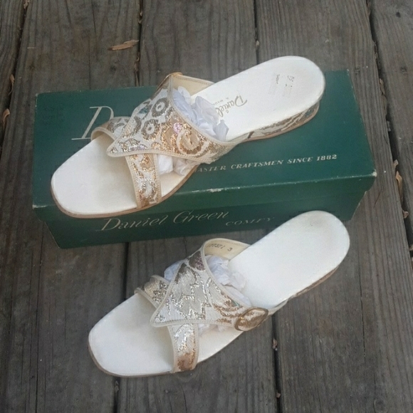 Daniel Green Comfy | Shoes | Vintage Slippers | Poshmark